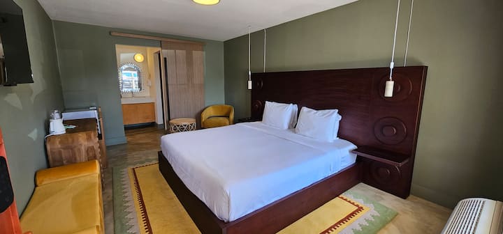 Newly Renovated King Room. - New Braunfels, TX