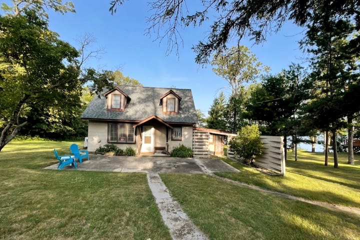Bemidji Birds Nest Cottage With Pickle Ball Court - Bemidji, MN