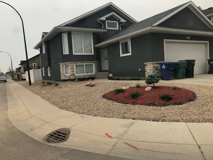 Hampton 3br 2ba Suite Near Airport - Saskatoon