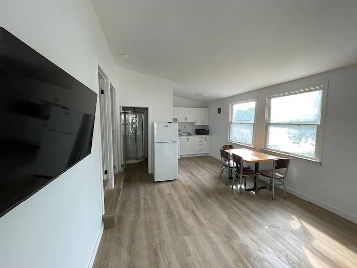 Walnut, Cozy 2br With Fire-pit - Kingston