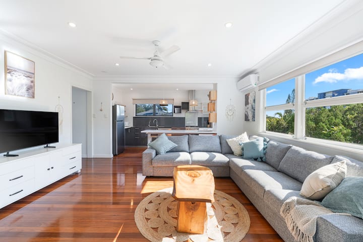 Highview—queensland Coastal Charm Steps From Beach - Hervey Bay