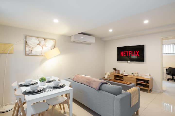 2 Bdr Apt! Ac! Train! Shops! Restaurants! 2144d2 - Brisbane