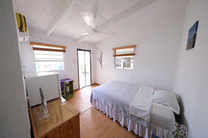 Ed's Eco And 420 Friendly A Place To Relax - Aruba