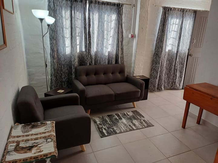 The Bus Stop: Cosy Cottage In Durban Glenwood - Durban