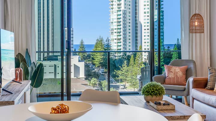 Broadbeach Ocean View Apartment - Wifi & Parking - Broadbeach
