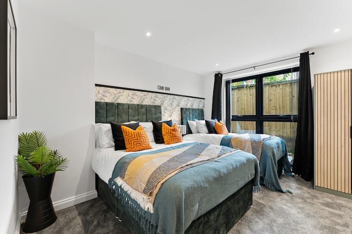 Stylish Abode In Leeds - Games Room - Parking - Leeds