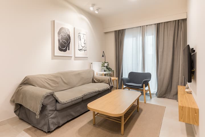 Blossom By Halu!: Cozy 2-bd Apartment - Thessaloniki