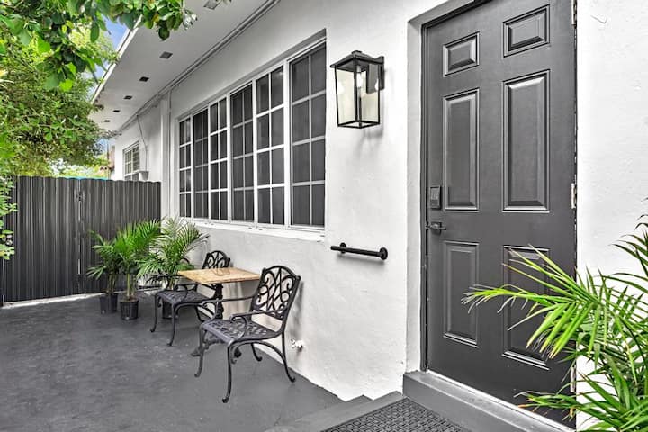 King Bed Comfort | Free Parking - Estelo's Loft. - Miami