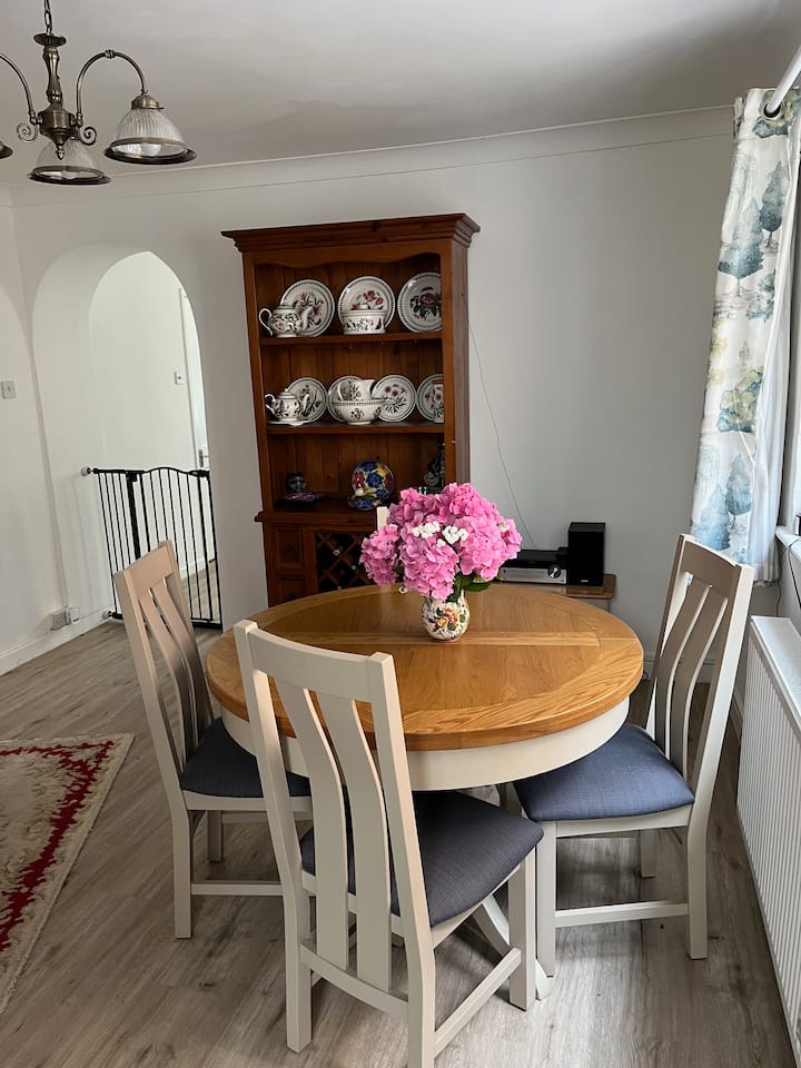 Comfortable Rooms In Our Home. - Isle of Wight