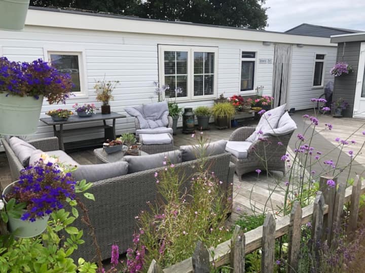 Woonark, Ligplaats Boot En Kano's En Fietsen - Leiden