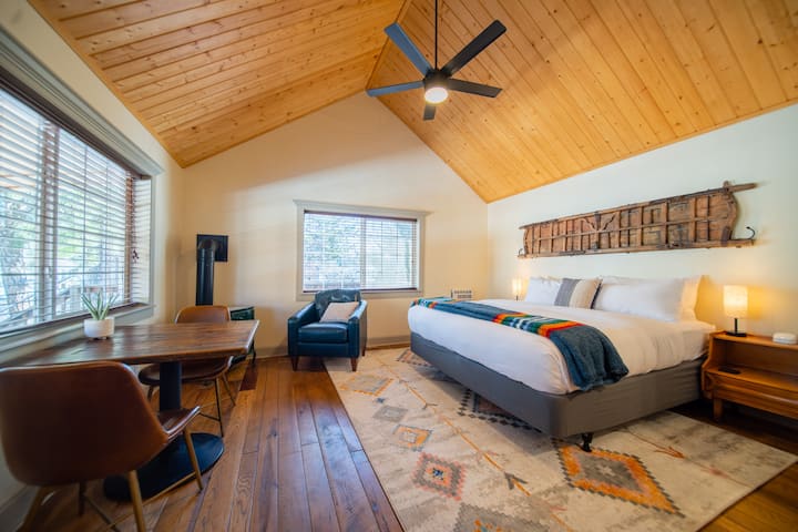 Shasta View Lodge | Cabin 5 - McCloud, CA