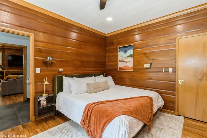 Private Guest Suite – Near Uihc, Kinnick & Campus - Iowa City, IA