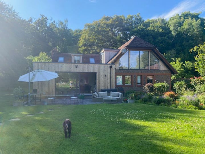 Relax In The Country At 'Carpenters'! - Shere
