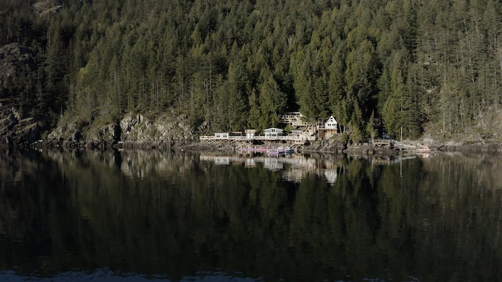 Ozarks Island Retreat - Harrison Hot Springs