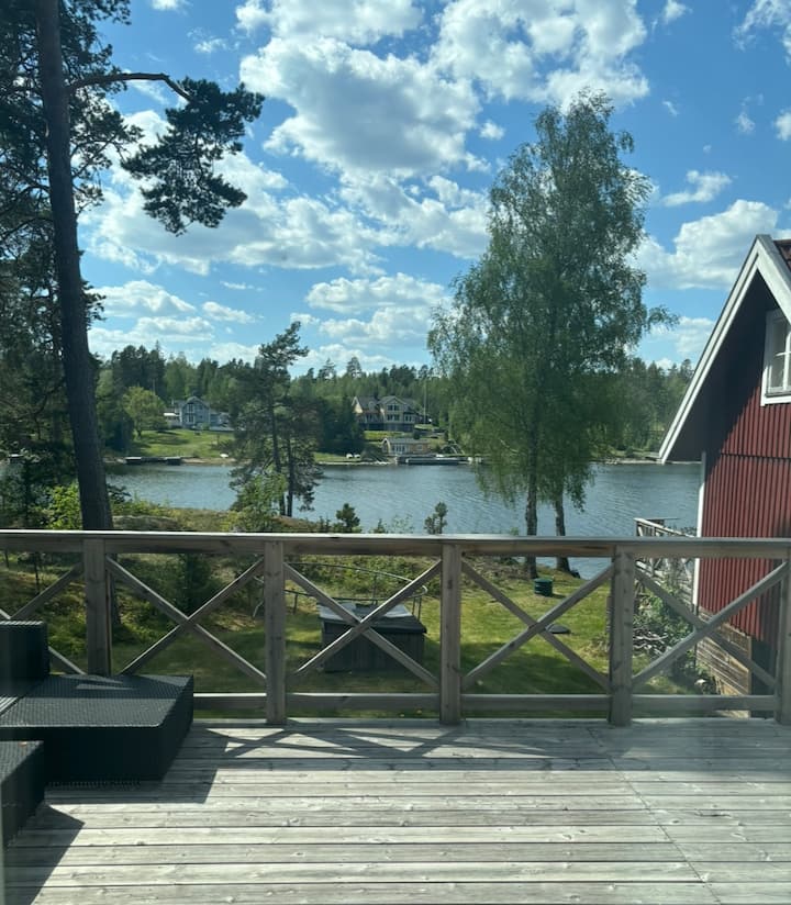 Fin Stuga Med Sjötomt/brygga - Hallstavik