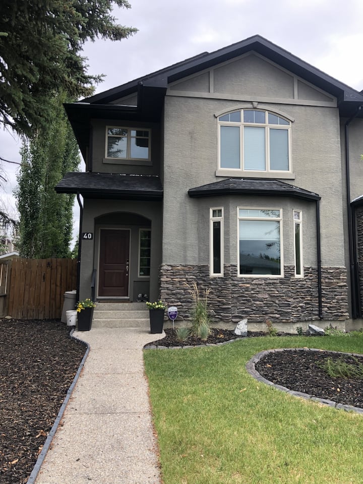 Spacious, Modern Home- 1,800 Sq Ft. - Calgary