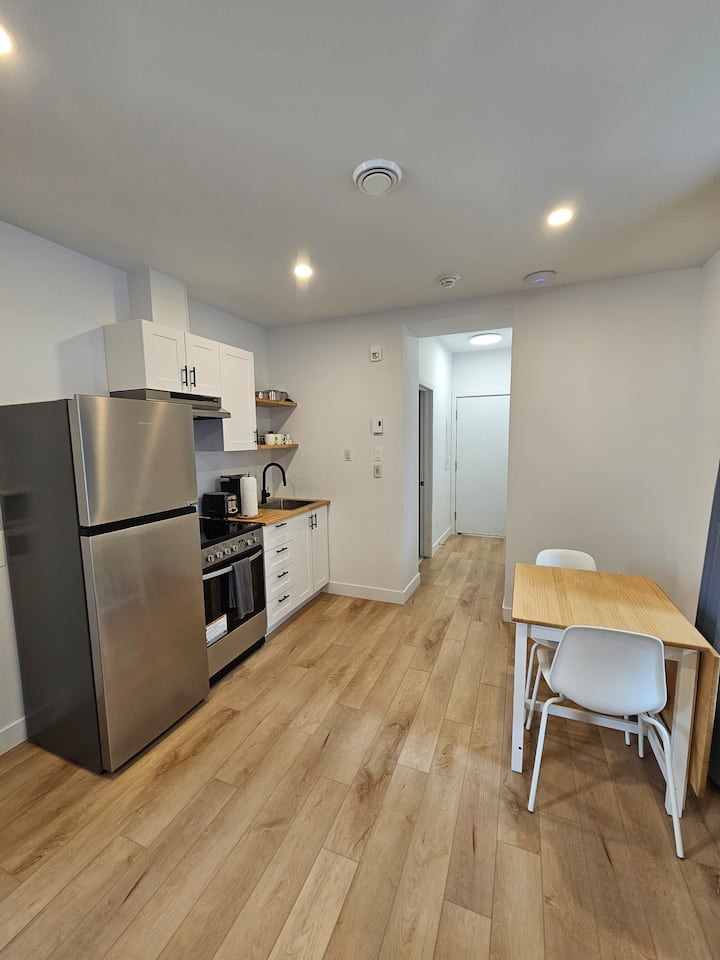Studio, Perfect Location, Subway - Laval