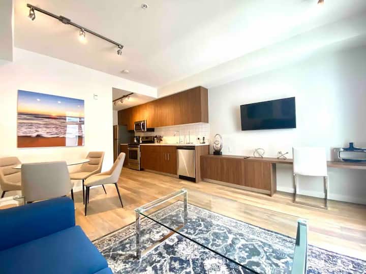 1br Condo In The Heart Of Sidney - Sidney