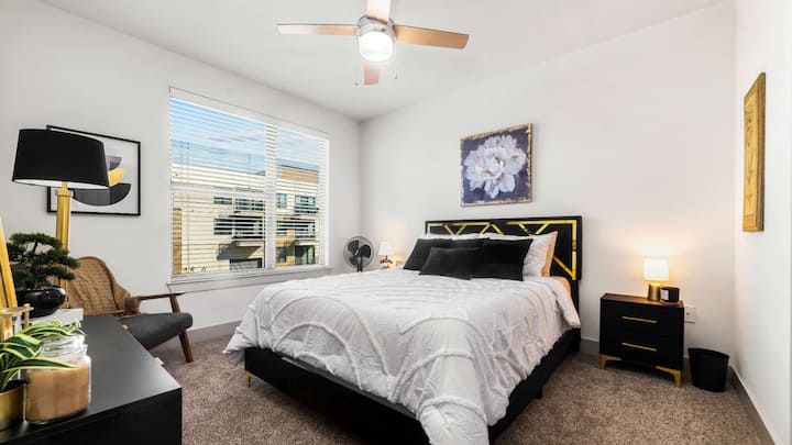 Luxe 1 Bed Apartment W/ Views - Dallas, TX