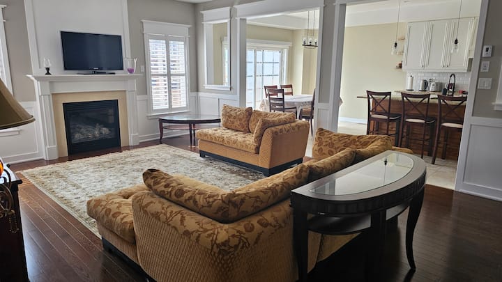 2 Cozy Rooms In 4-br House - 조지나