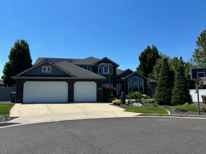Gorgeous Executive Home - Spokane, WA