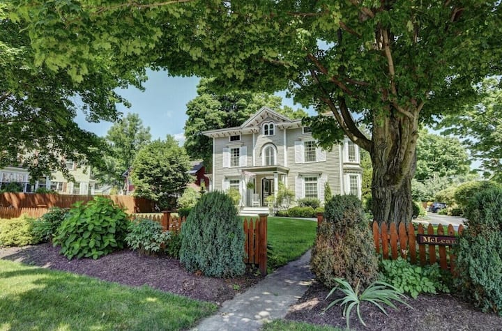 2/br Historic District Apartment - Long Term Stays - Pontoosuc Lake, MA