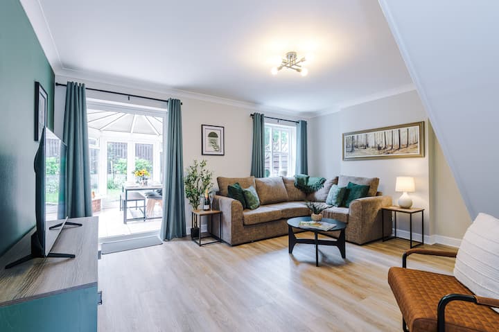 New! Stunning Home, Ideal For Groups, Free Parking - Chester, UK