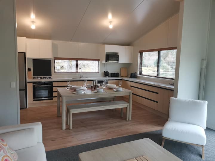 Private Lake @ Hidden Valley
3 Bedroom 2 Bath - Mount Ruapehu
