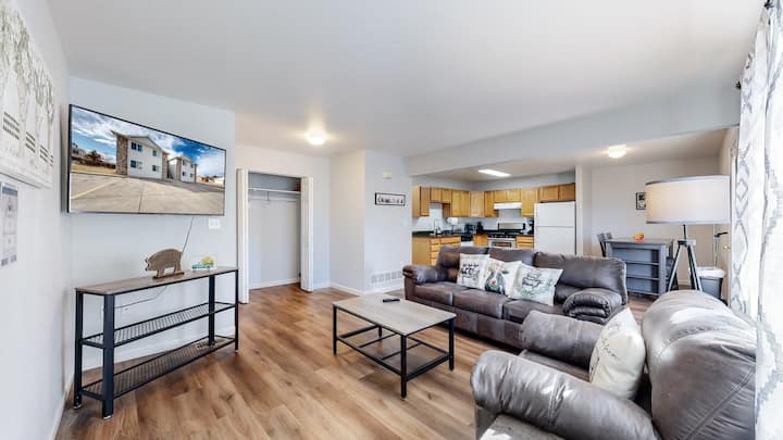 2 Bdrm Convenient Dia Apartment - Brighton, CO