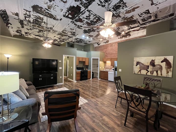 Hartford Place Suite A - Lyon County, KS