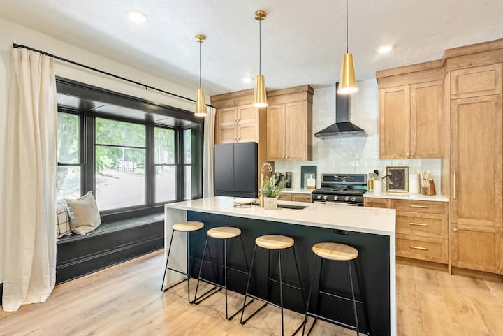 Chic Urban Retreat: Stylish Downtown Bungalow - Salt Lake City, UT