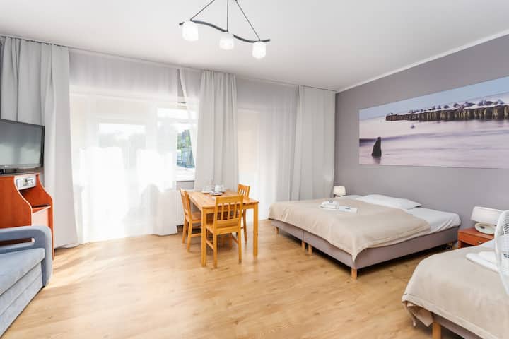 Dwa Pokoje Z Aneksem Kuchennym - Kołobrzeg