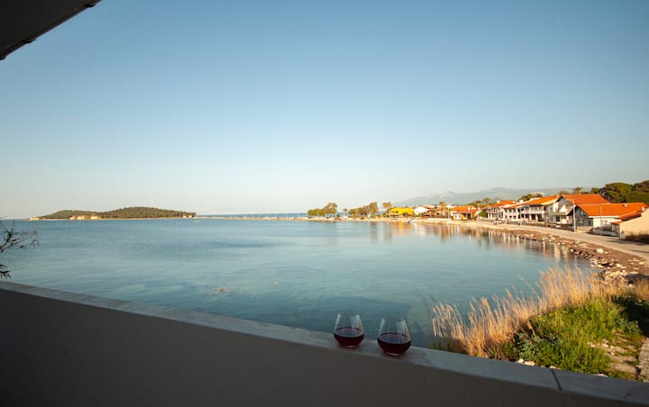 Urla İSkele'de Denize Sıfır Ev - Urla