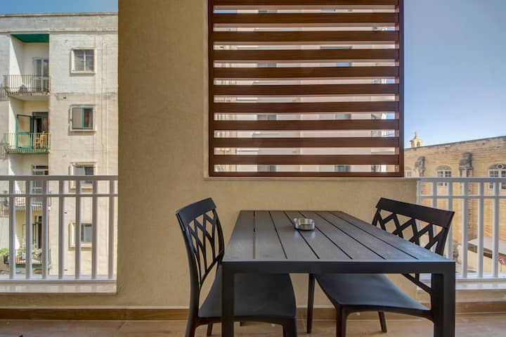 Cosy 3br Home With Private Terrace In Sliema - マルタ