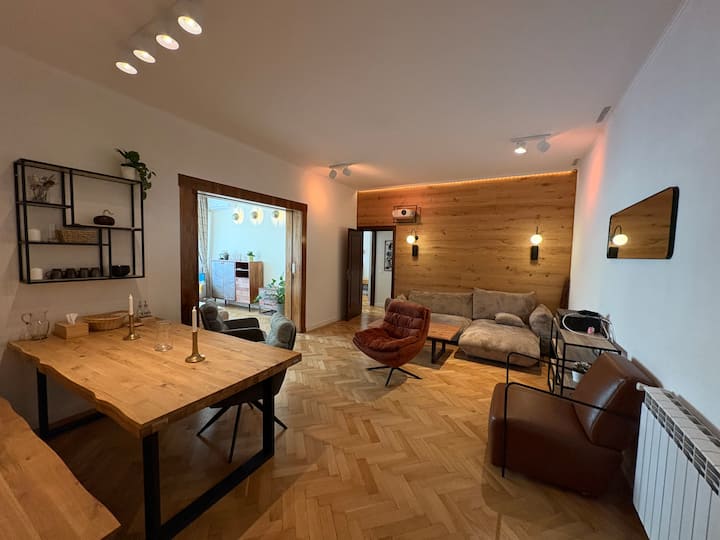 Luxury Apt - Historic Old Town W/ 4k Cinema - Bucarest