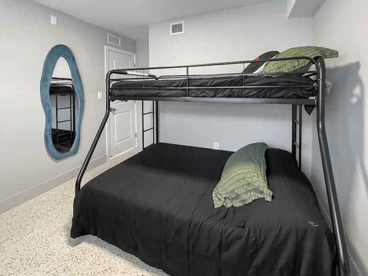 Complete Remodeled Room - Miami