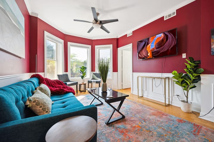 Wrigley 2br, 1ba With Parking, Firepit - Chicago, IL