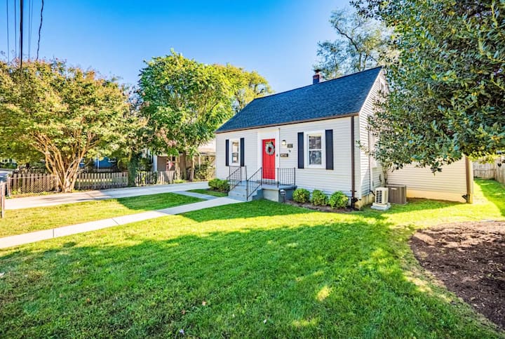 The Red Door Cottage - Pet-friendly! - Annapolis, MD
