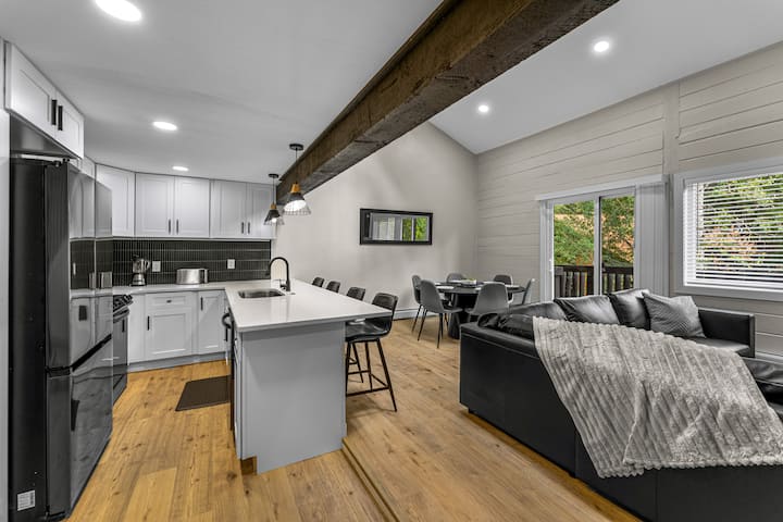 Luxury • Shuttle • Vail Ski Condo • Sleeps 8 - Vail, CO