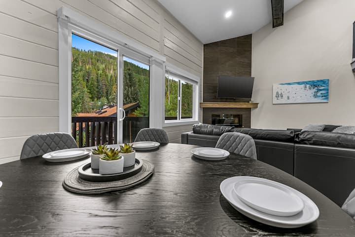 Luxury • Shuttle • Vail Ski Condo • Sleeps 8 - Vail, CO