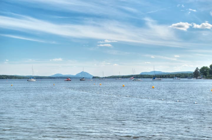 La Vie Au Près Du Lac - Magog