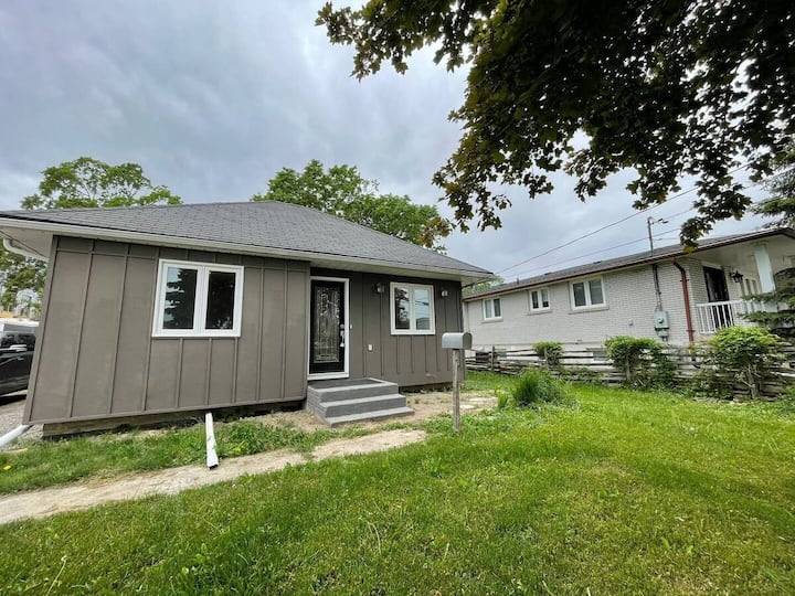 Cheerful, 3 Bedroom Home W Patio - 웃브리지