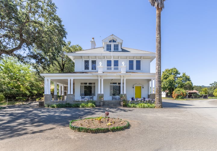 Enchanting Colonial Estate - Cloverdale, CA