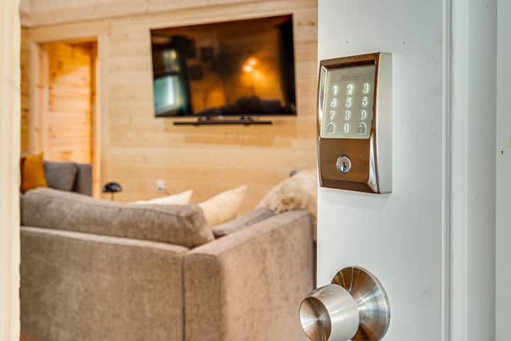 Luxe 5br Cabin Heatd Pool, Hottub, Game Rm, 9 Beds - Stanley, VA