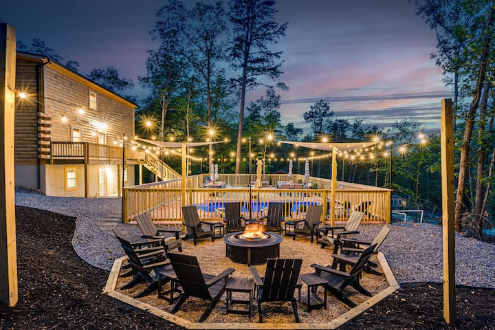 Luxe Cabin, Pool (Closed), Hottub, Gamerm, 9 Beds - Shenandoah, VA