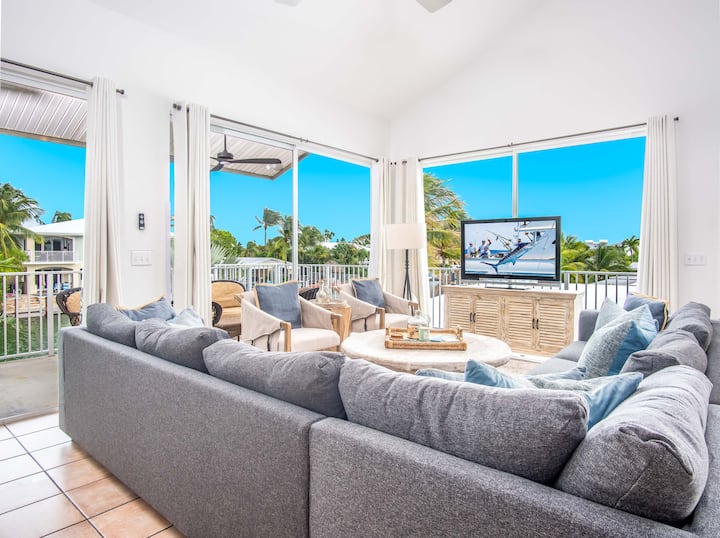 2200 Sq Feet. 4 Bedroom. 37 Ft Dock & Pool Club! - Key Colony Beach, FL