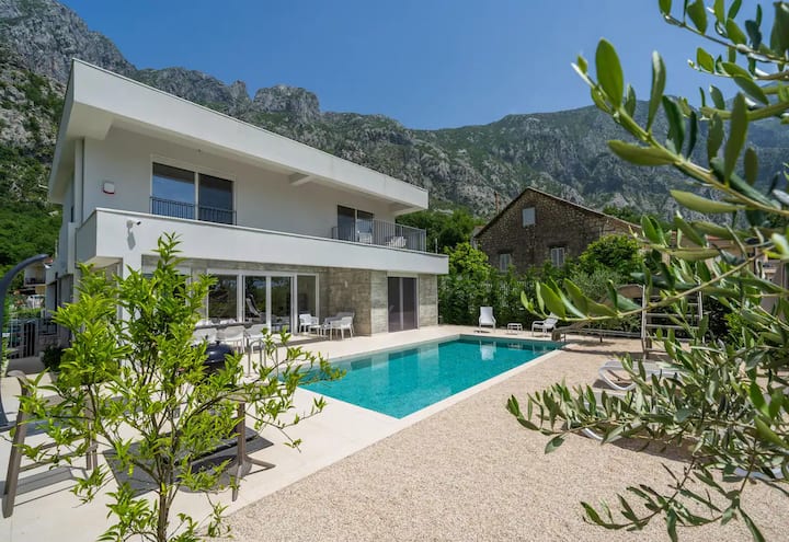 Villa Tor 250m2, Sea View, Heated Pool… - Monténégro