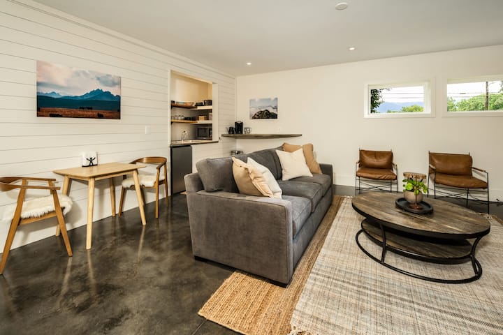 Between The Greens - Private Apartment W/king Bed - Black Mountain, NC