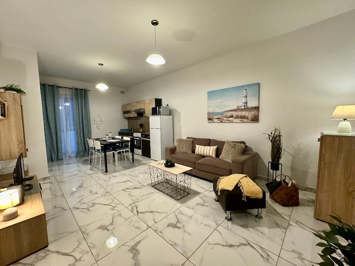 Private 2bed Flat In Balluta Bay - Valletta