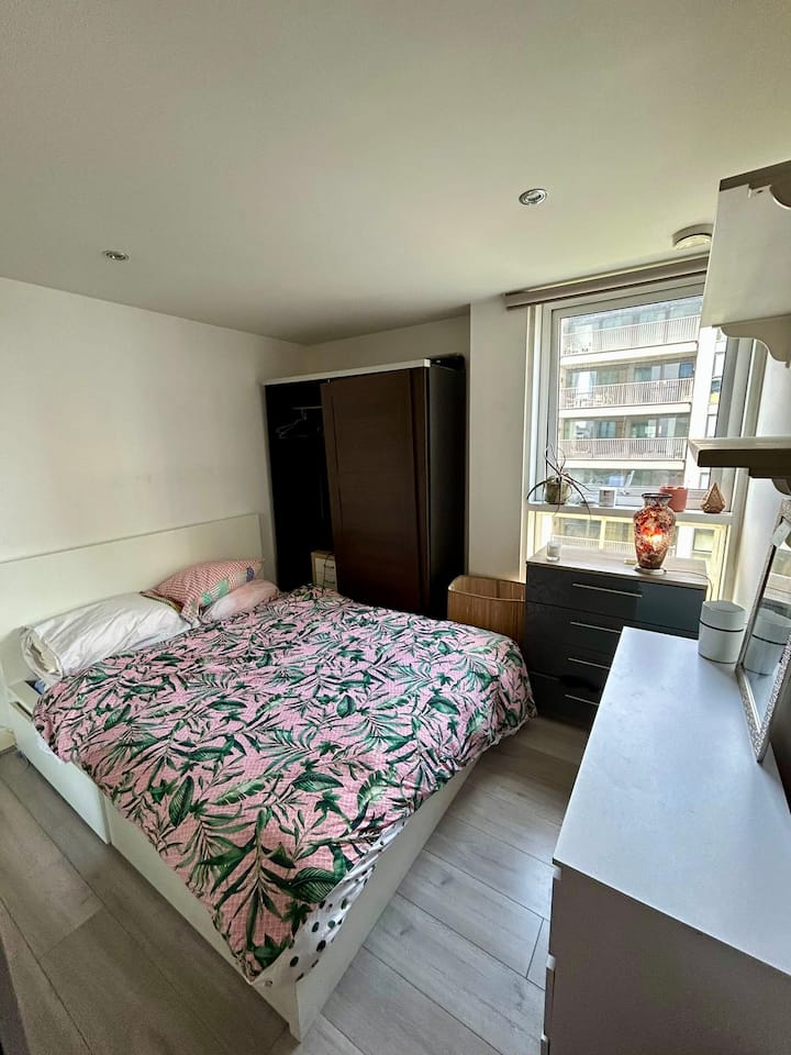 Modern 1 Bed Room Near Canary Wharf/excel - 